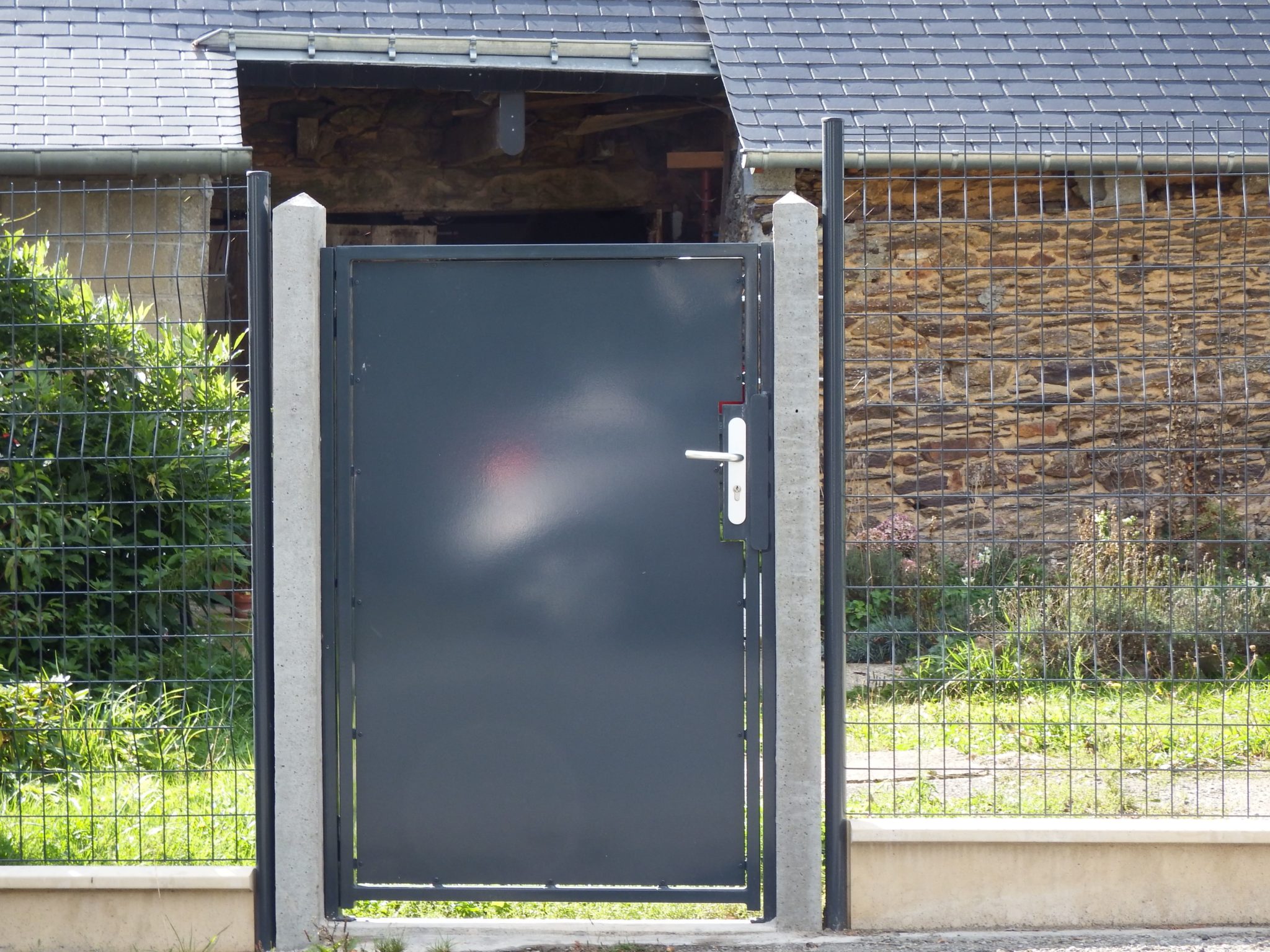 Découvrez nos portillons en acier - Esca-Ouest